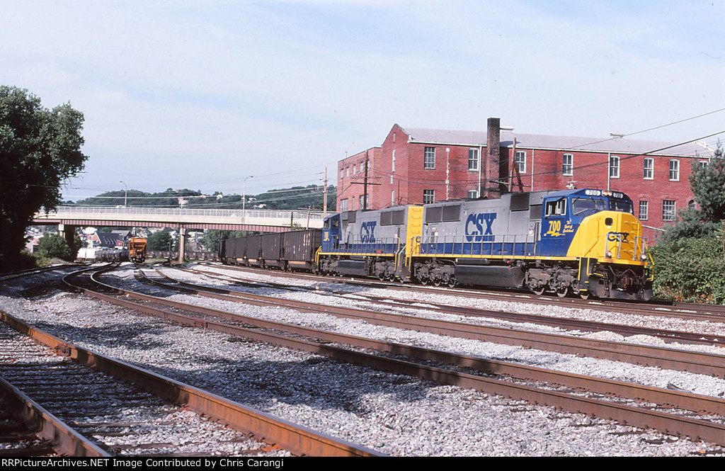 CSXT 700 & 706 on U824